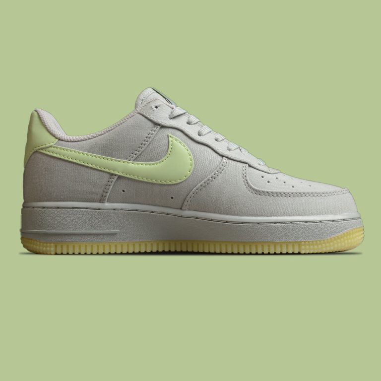 NIKE AIR FORCE 1'07 WHITE VARSITY PURPLE LASER - TeemoSneaker